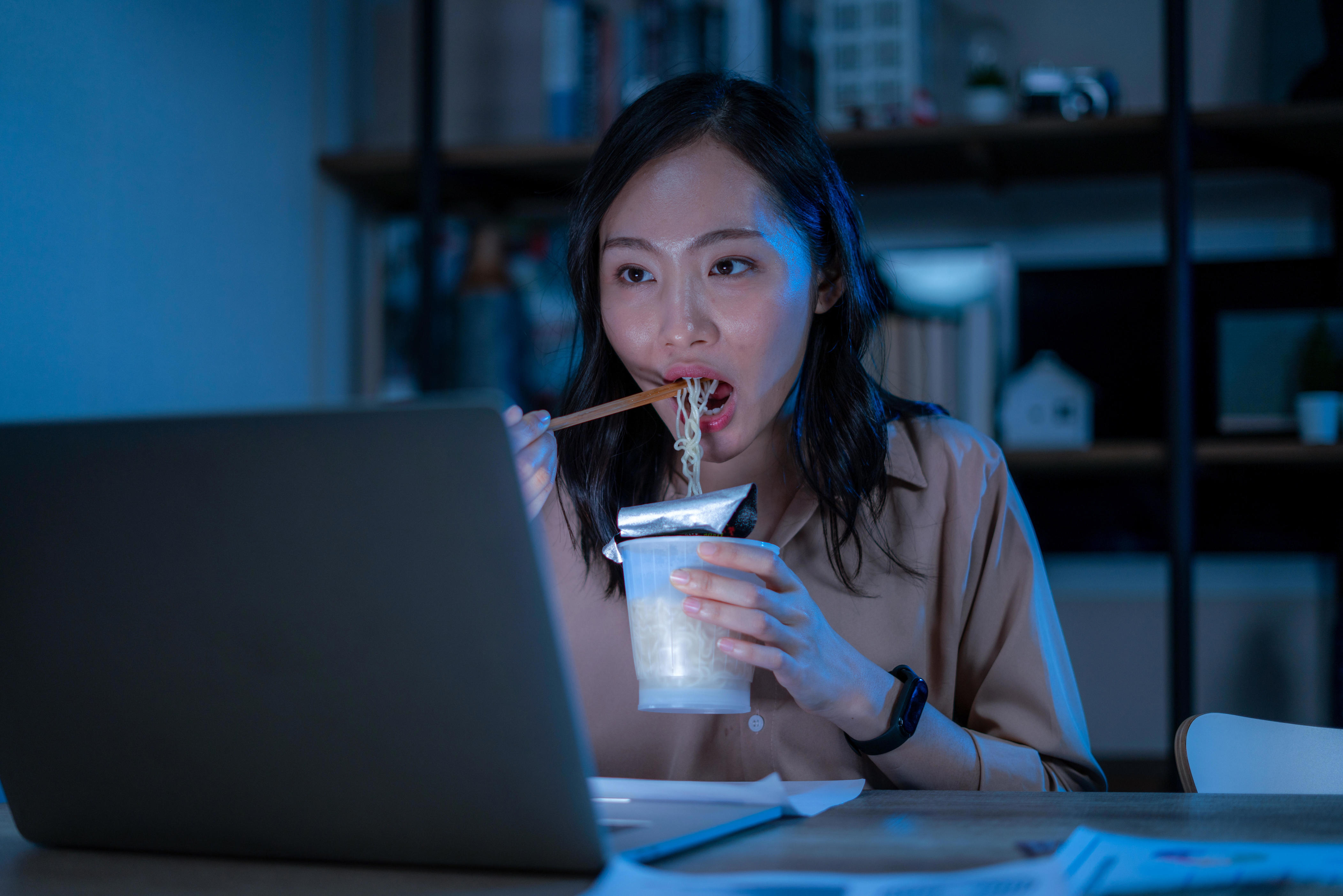 Eating At Irregular Times Can Lead To Serious Bone Issues