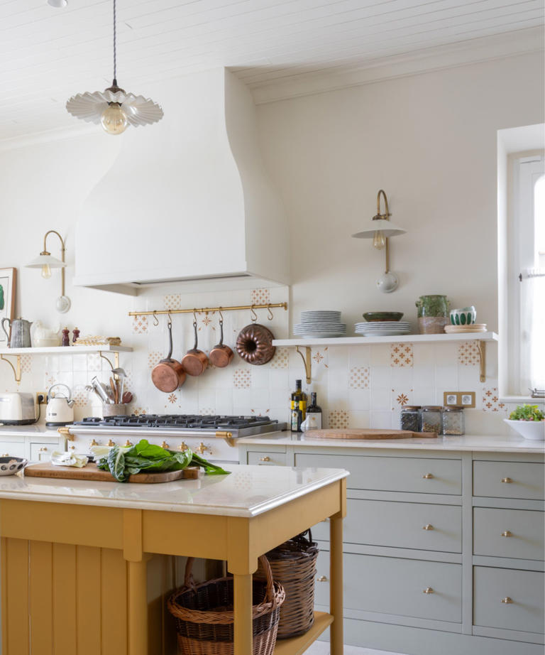 The best of English and French style come together in this elegant yet ...