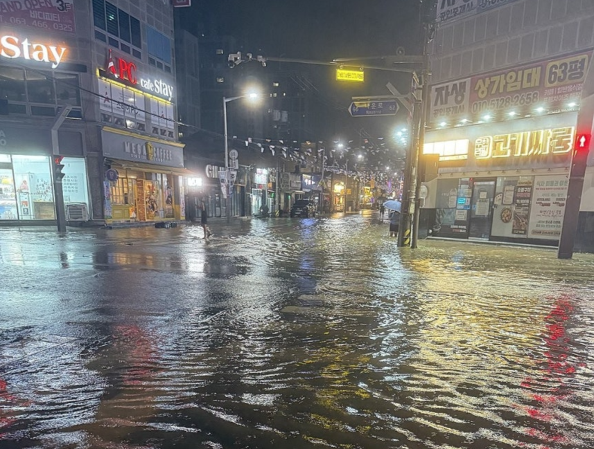 군산 시간당 152㎜ ‘200년 만의 폭우’···곳곳 피해 속출