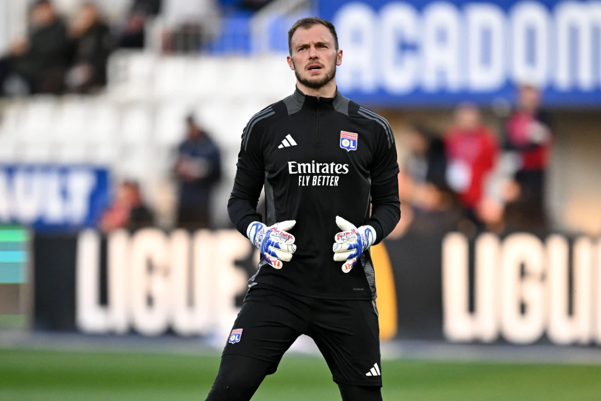 OL: Un joueur traduit John Textor en justice