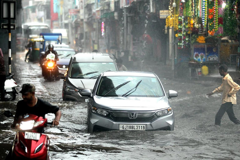 IMD issues red alert for flash floods in Rajasthan, Gujarat