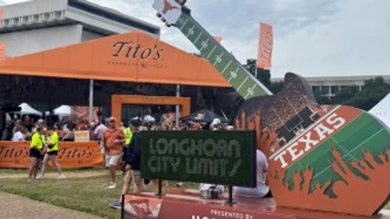 Texas Longhorns rebound with first win of the season, fans celebrate ...