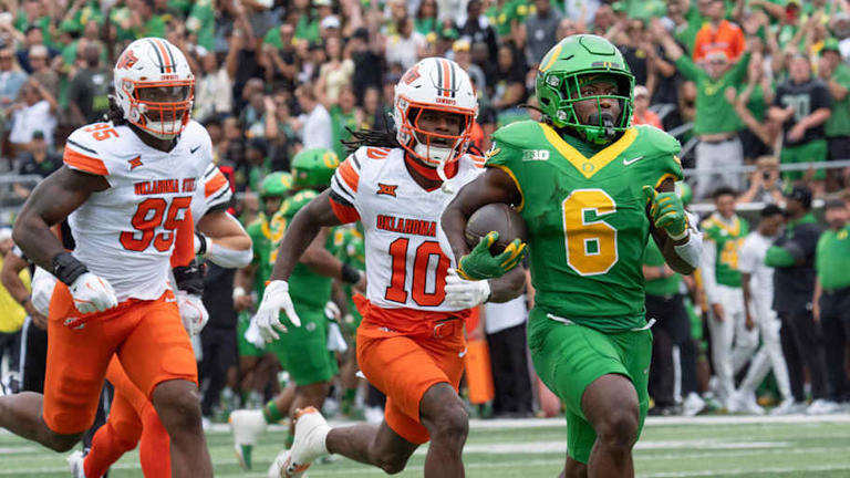 Oregon Ducks' Dakorien Moore Earns MVP in Win Over Oklahoma State