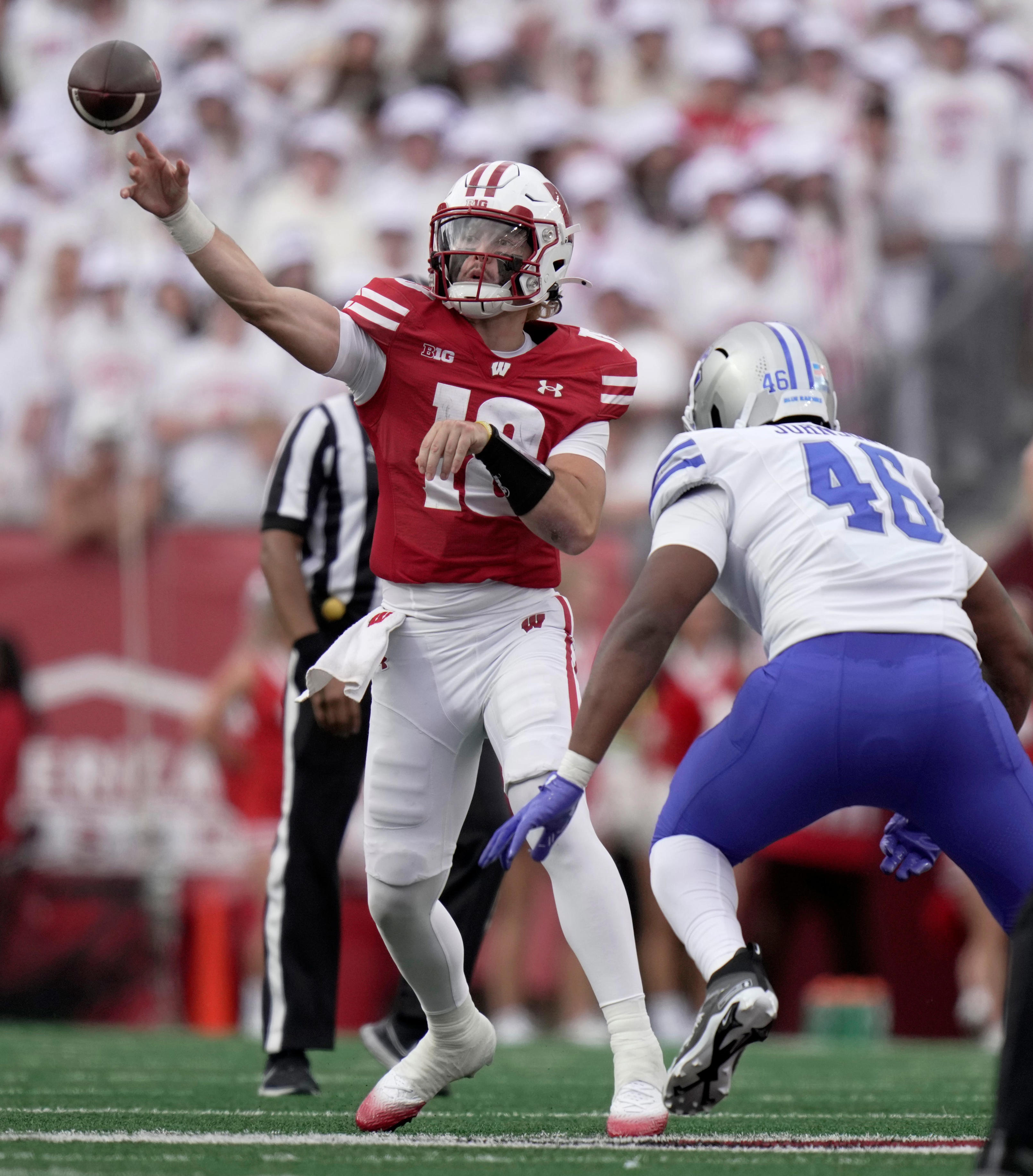 Wisconsin football fans hyped over Danny O'Neil's showing as Badgers ...