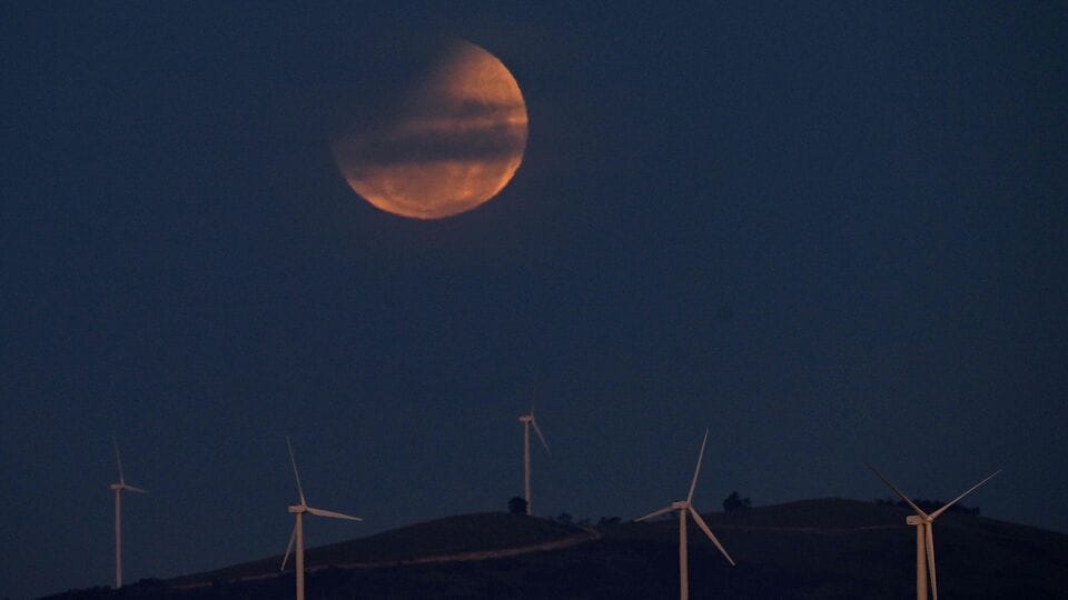 Lunar eclipse in Bengaluru today: Timing, when and where to watch