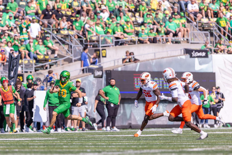 Oklahoma State coach Mike Gundy praises Oregon following lopsided loss
