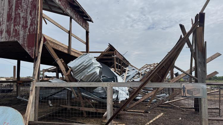 Strong winds destroy barn at Gunter family farm known for its pumpkin patch