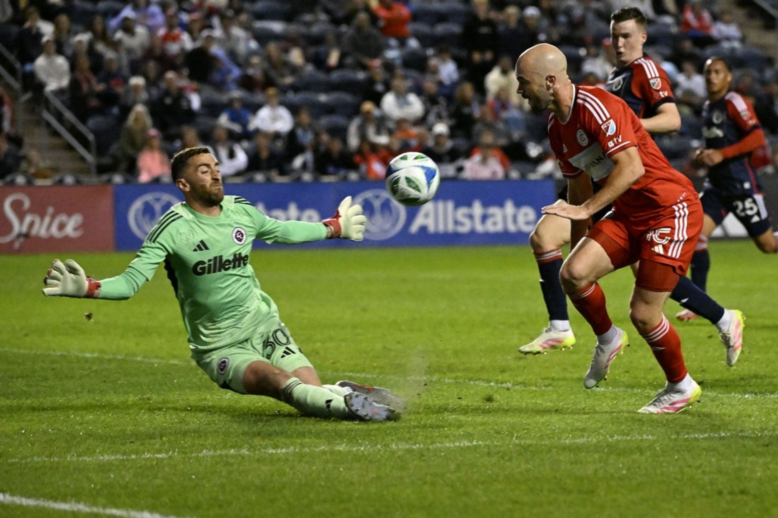 Fire build 3-goal lead, fend off Revolution's late rally