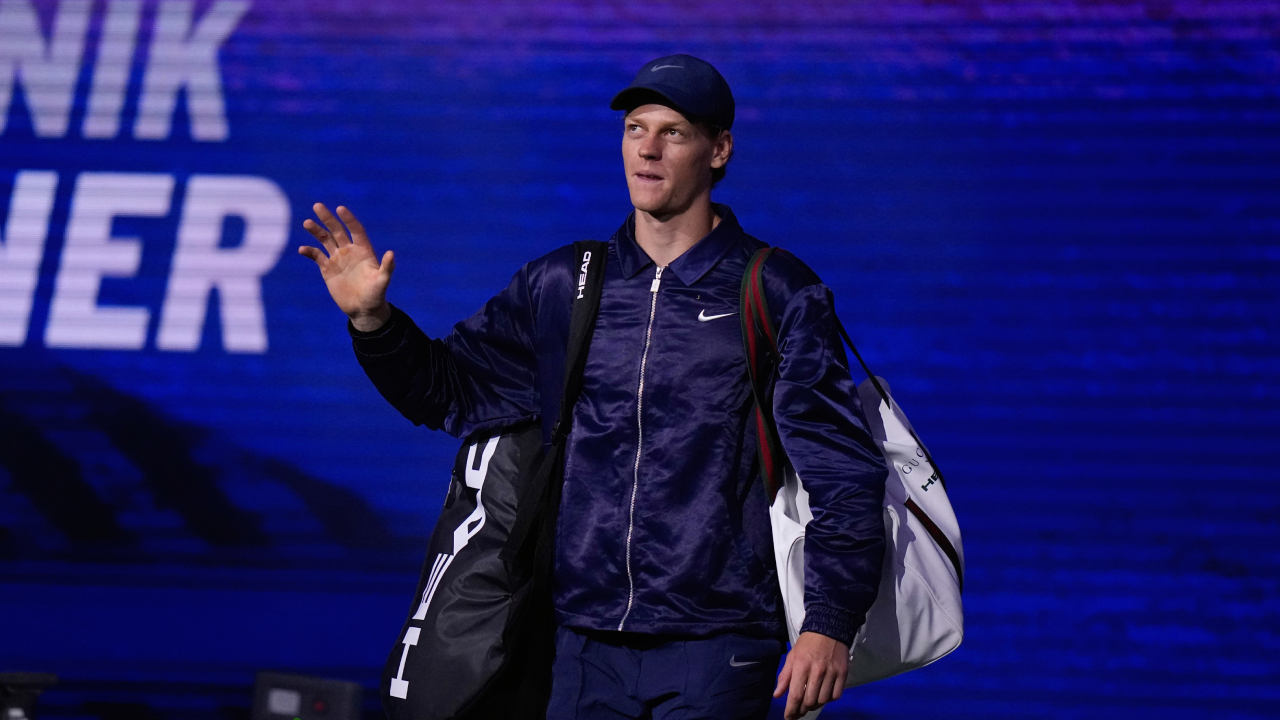 Jannik Sinner Breaks Roger Federer's 19-Year-Old World Record; Becomes ...