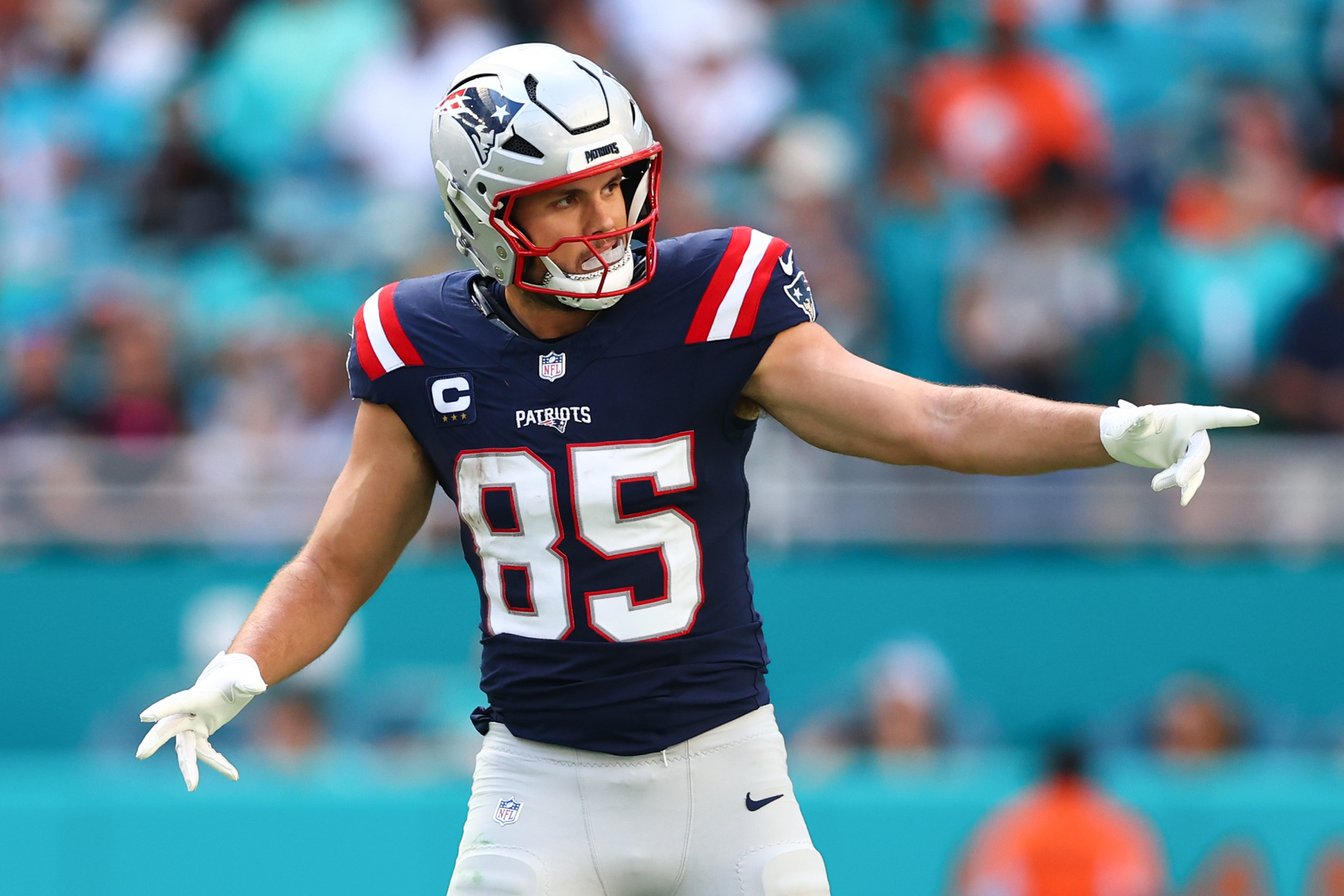 Hunter Henry start or sit: Week 1 fantasy football advice