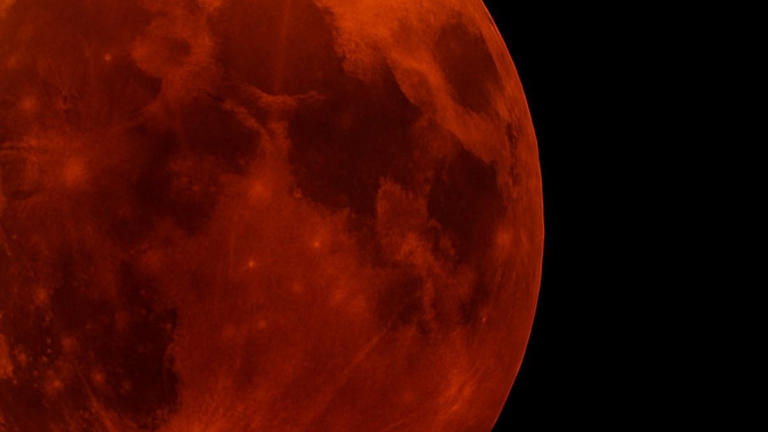 Total Lunar Eclipse 2025: The Science Behind Why the Moon Turns Red ...