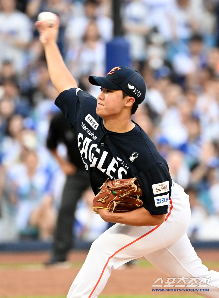 Jung Woo-ju and Hwang Jun-seo appear in the 4th inning
