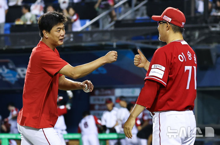 '김광현 2000K' SSG, 선두 LG 잡고 5연승…3위 수성 청신호