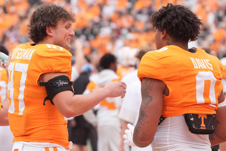 Tennessee football TE Ethan Davis remains questionable on SEC injury ...
