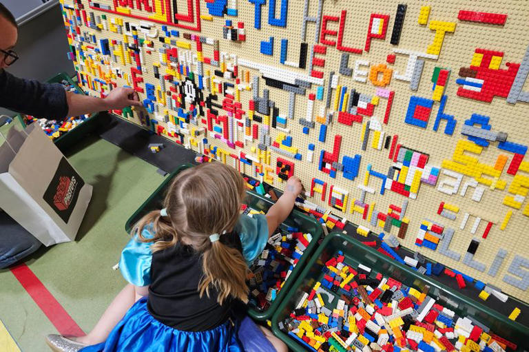 Fantastic Lego festival with large displays, minifigures and rare sets ...