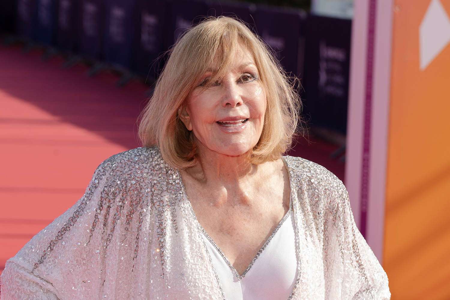 Kim Novak, 92, Makes Rare Appearance to Accept Icon Award at Deauville ...