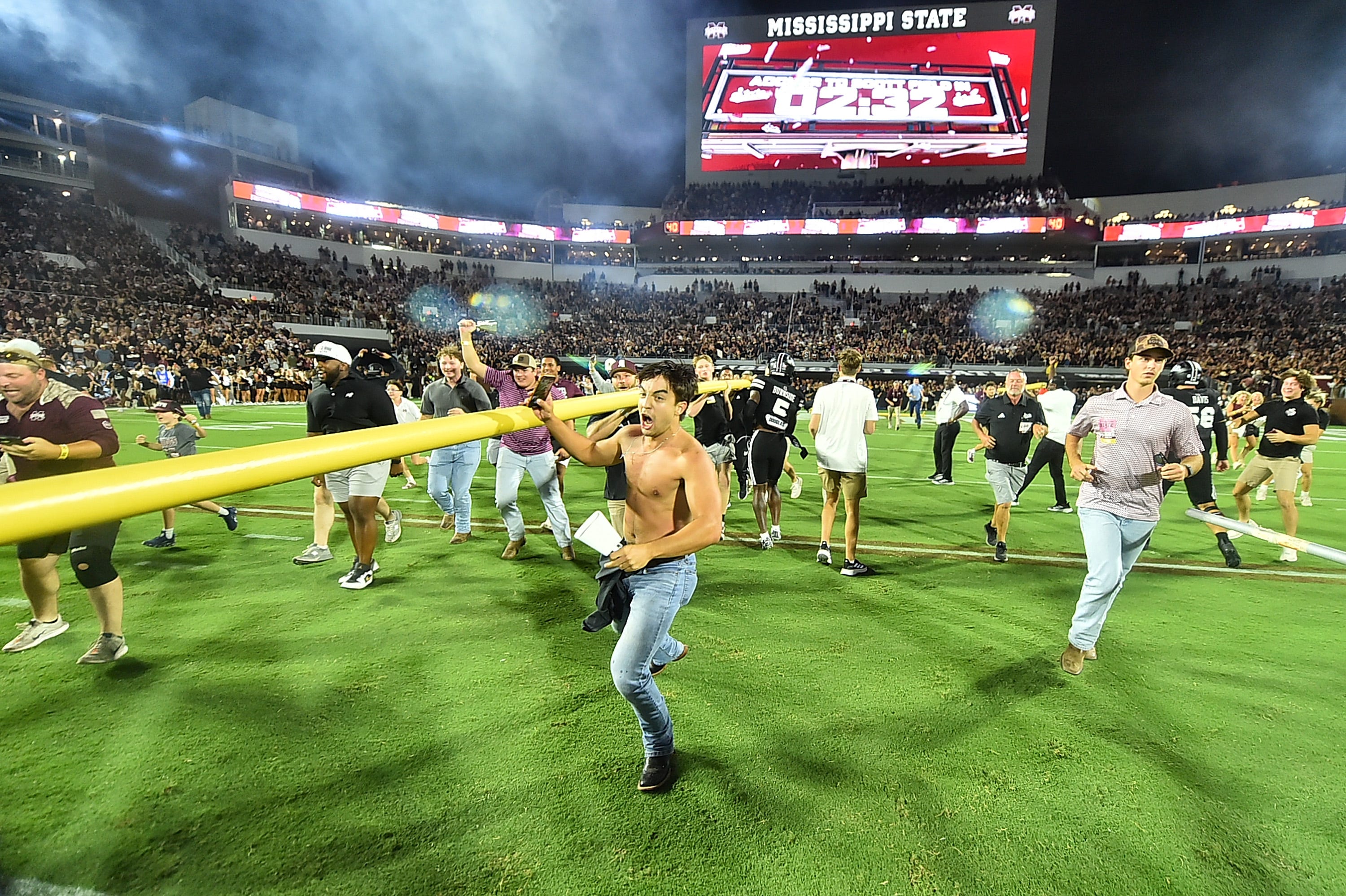 Here's what happened to Mississippi State's goalposts during field storming for Arizona State upset