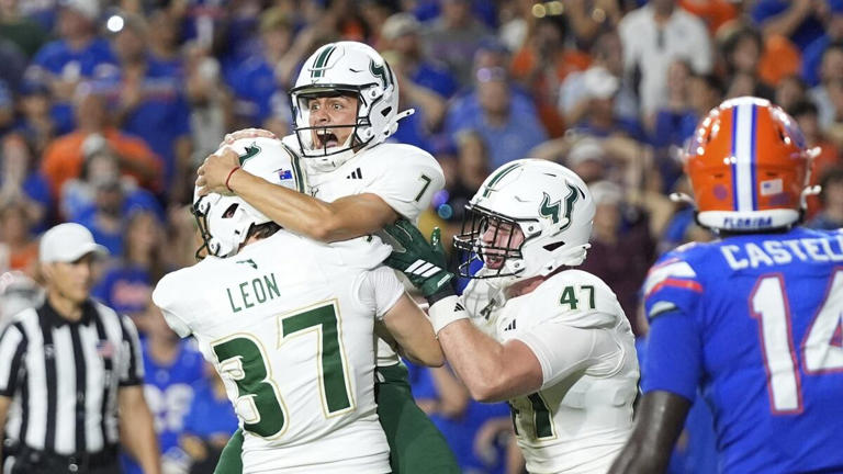 USF Bulls stun No. 13 Florida, kick winning field goal as time expires