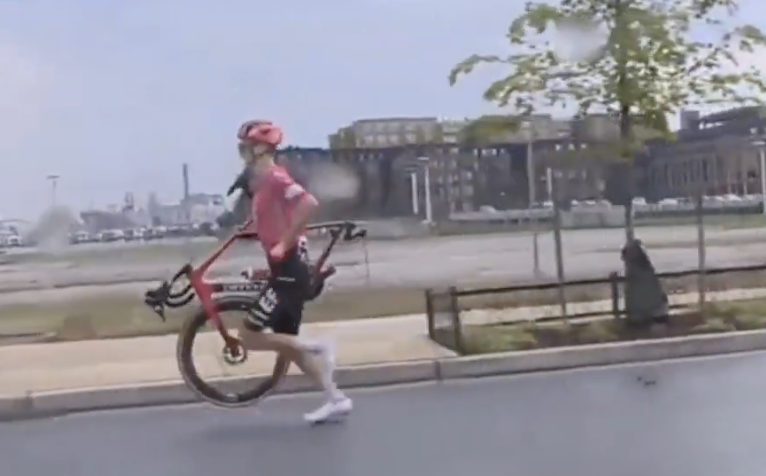 🎥 Neilson Powless met een 'Froomepje' in Maryland Classic, maar dan ...