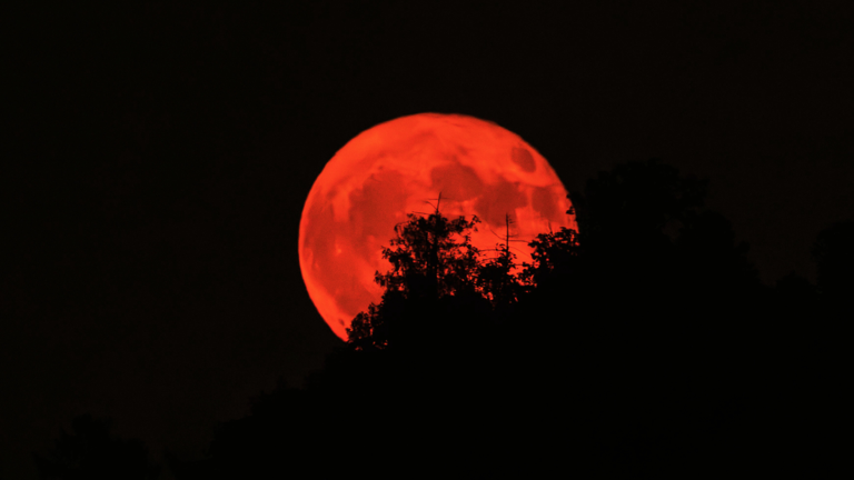 Lunar eclipse 2025: Why the Moon will glow blood red for 82 minutes ...