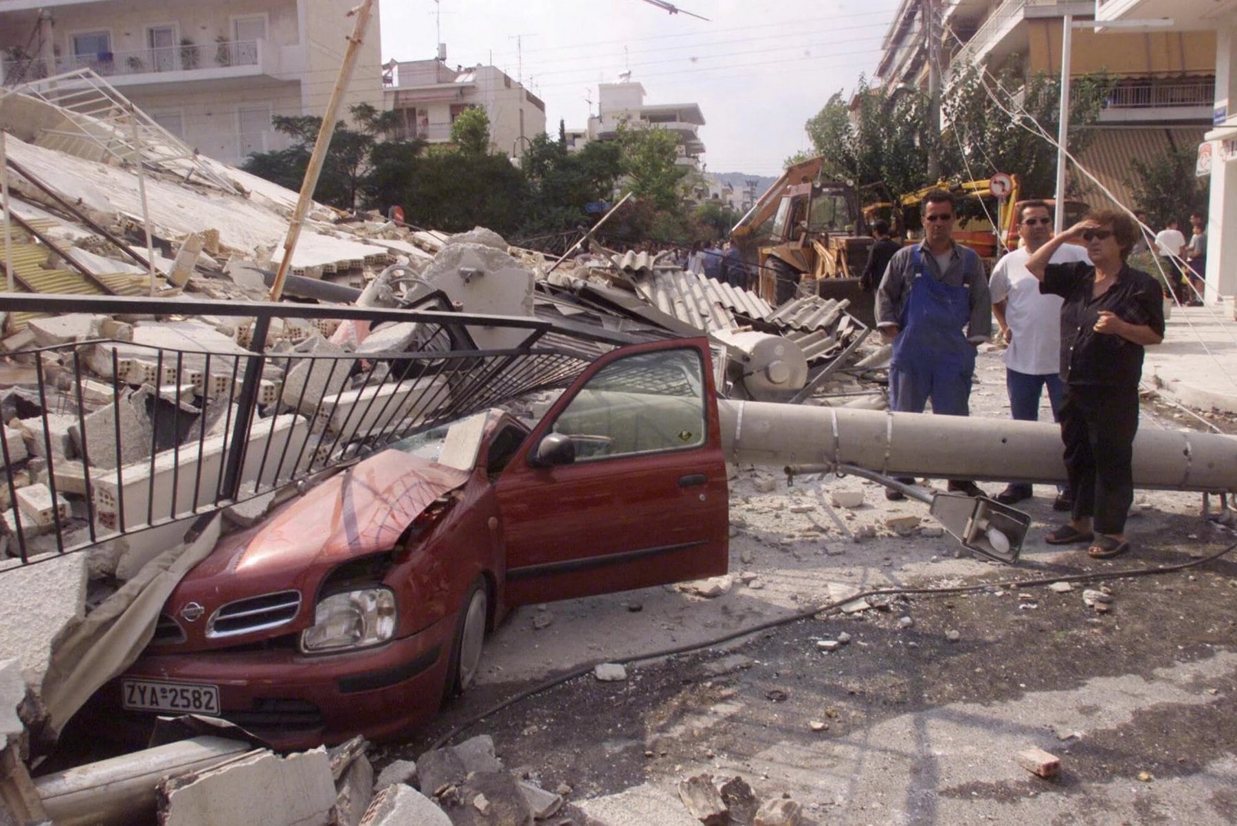 Σαν σήμερα το 1999 ο καταστροφικός σεισμός των 5,9 Ρίχτερ στην Αθήνα ...