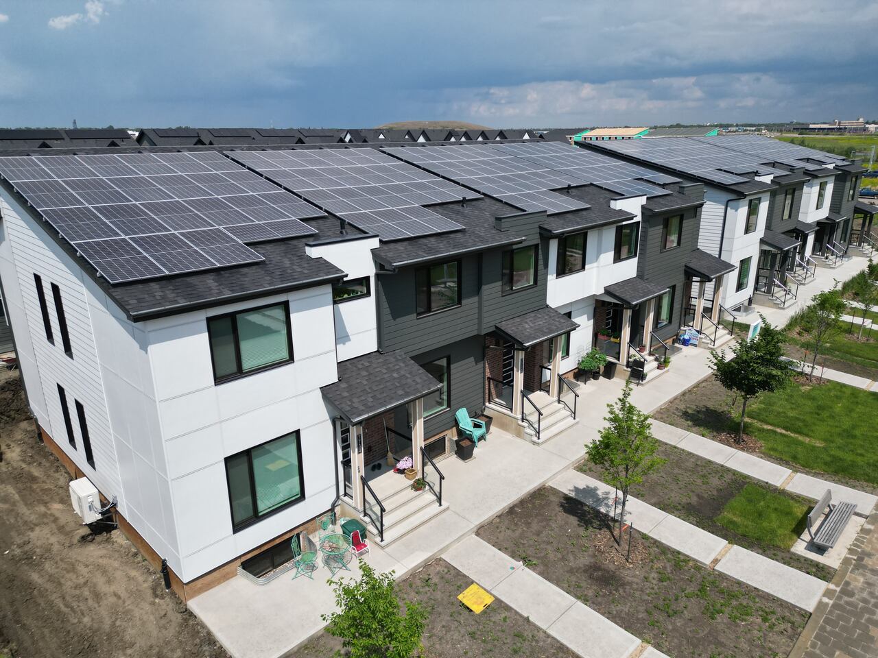 These homes generate power for the grid — and residents don't worry ...