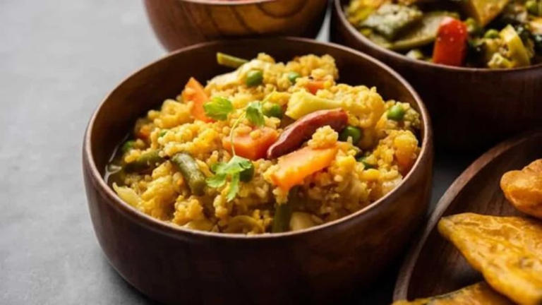 Durga Puja 2025 — Why Khichuri And Labra Hold Divine Significance In ...