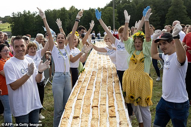 Apple strudel chain stretching 3km and made with five tonnes of flour ...