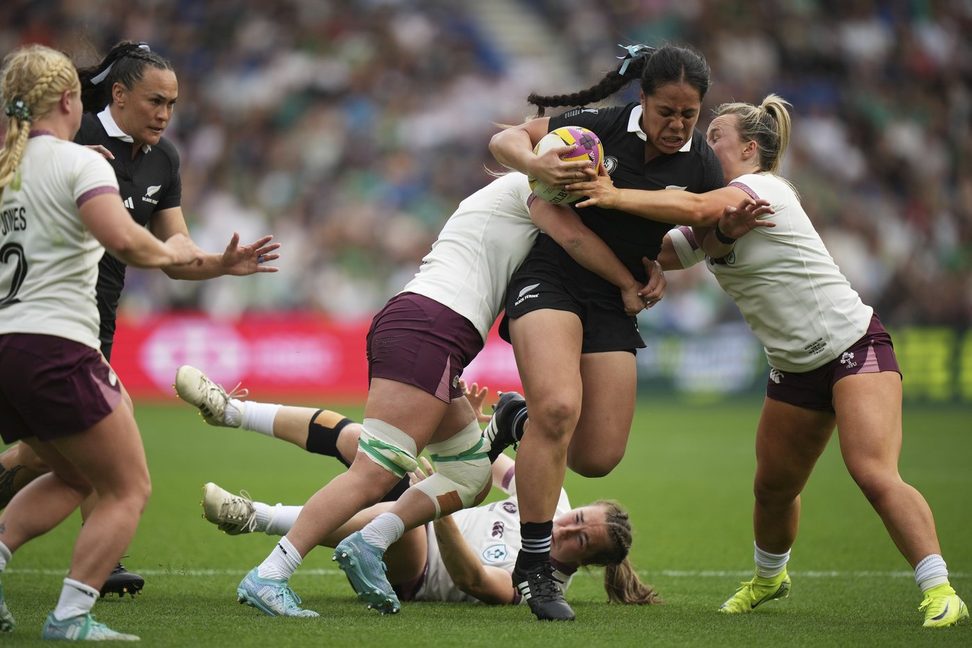 New Zealand crushes Ireland 40-0 at Women's Rugby World Cup
