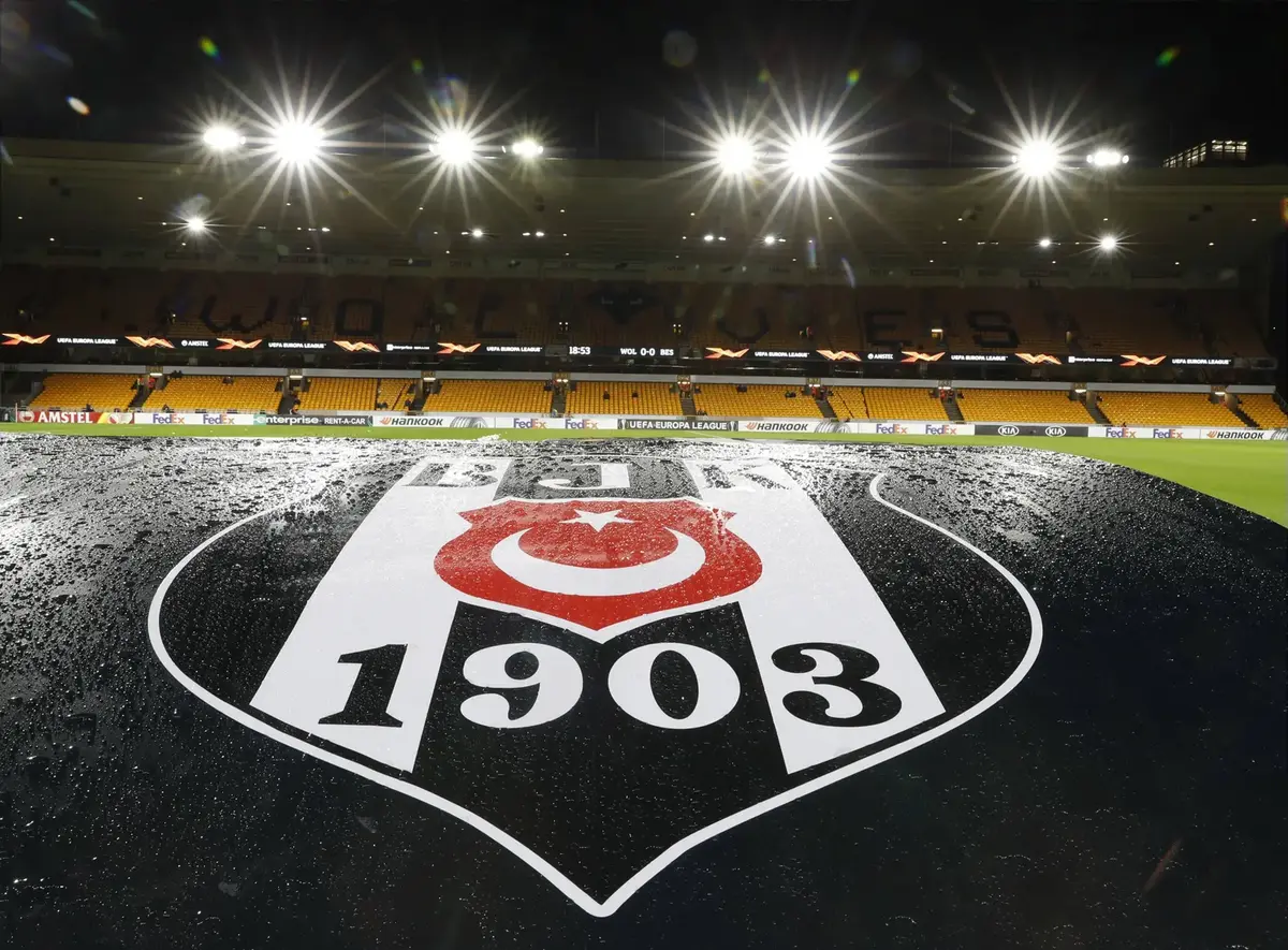 Besiktas in surprise talks for Liverpool defender