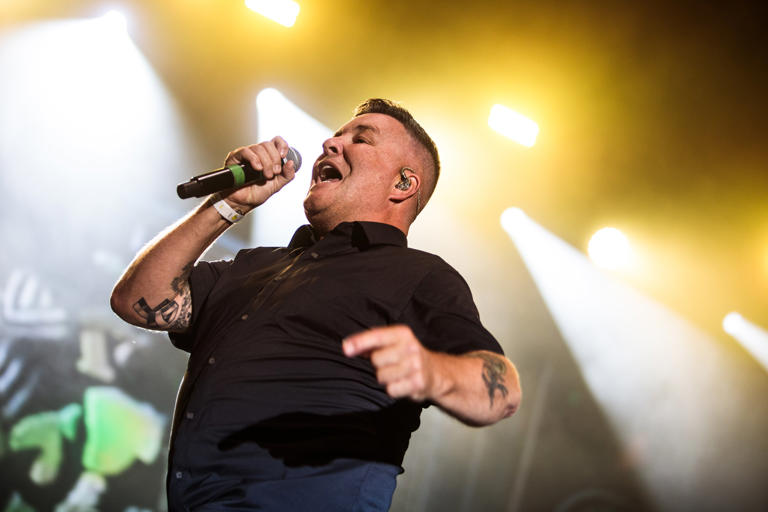 Review & setlist: Dropkick Murphys come on strong, avert disaster at ...