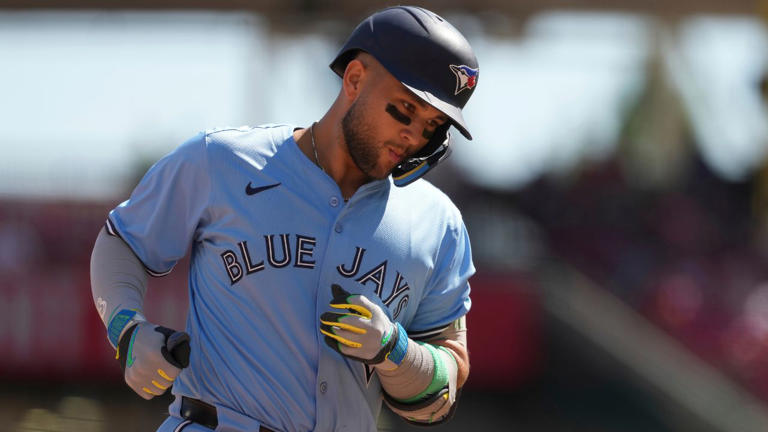 Blue Jays’ Bichette takes ground balls at second base ahead of World Series