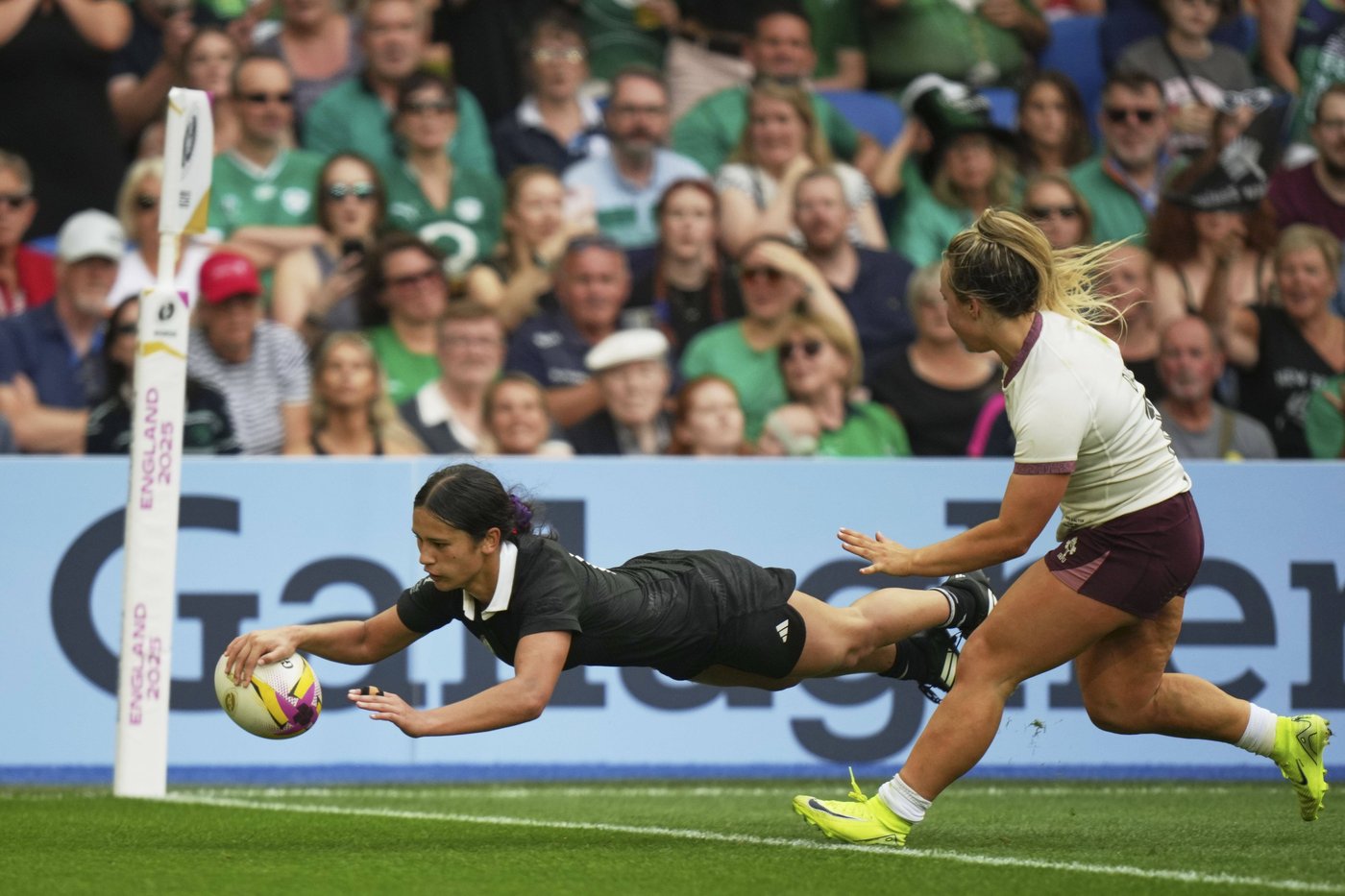 New Zealand crushes Ireland 40-0 at Women's Rugby World Cup
