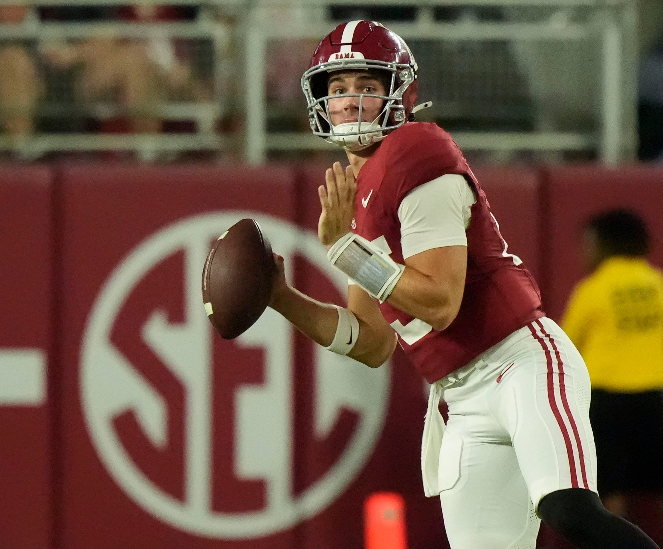 Wisconsin vs Alabama picks, predictions, odds: Who wins college ...