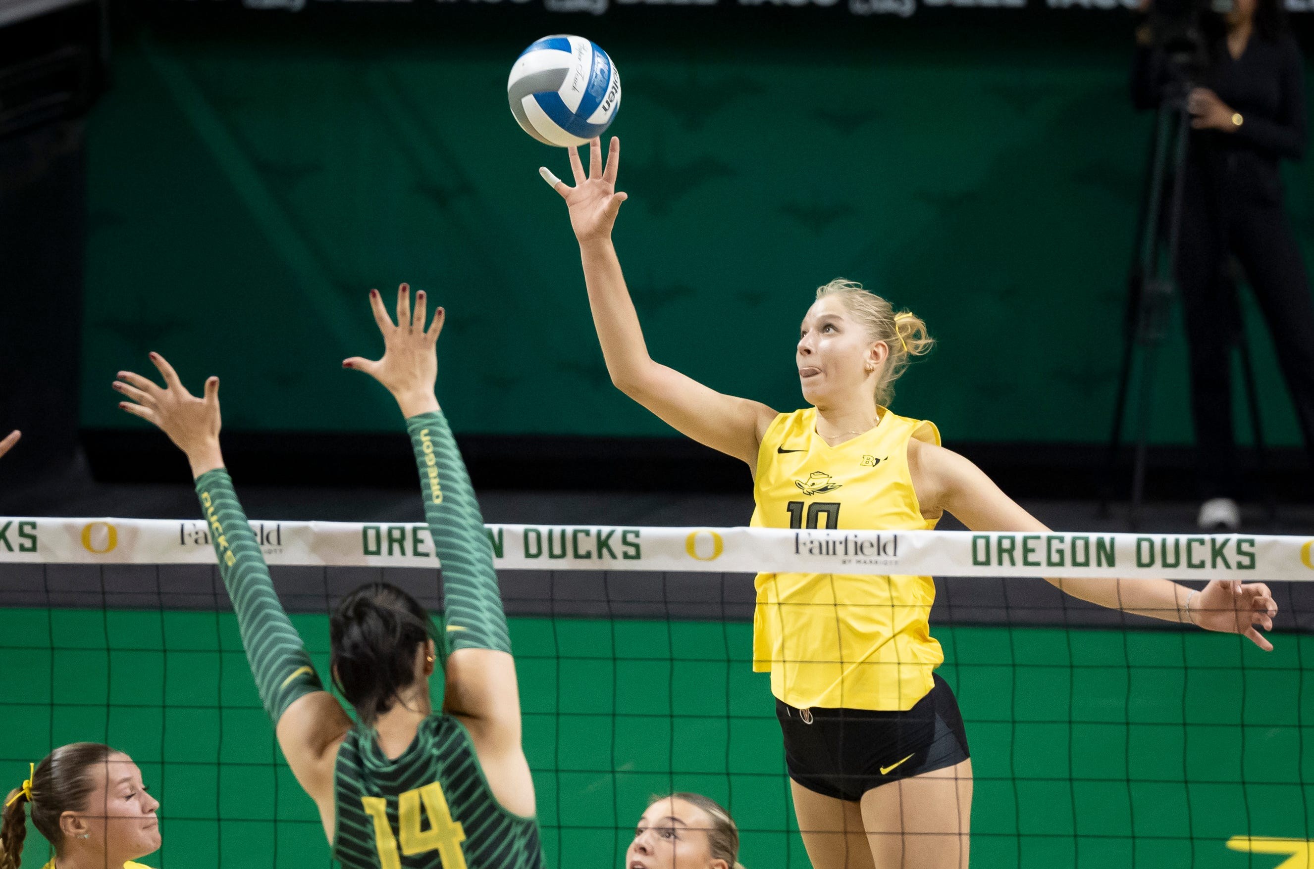 Oregon Volleyball Survives Colorado State