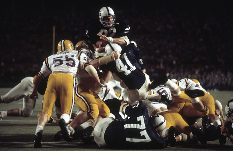 On This Day: Penn State football retires John Cappelletti’s number