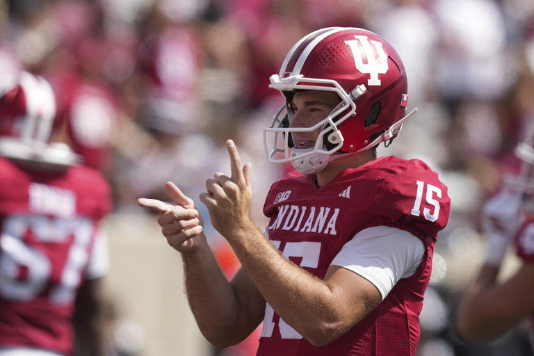 IU football siblings share memorable moment in Saturday's win