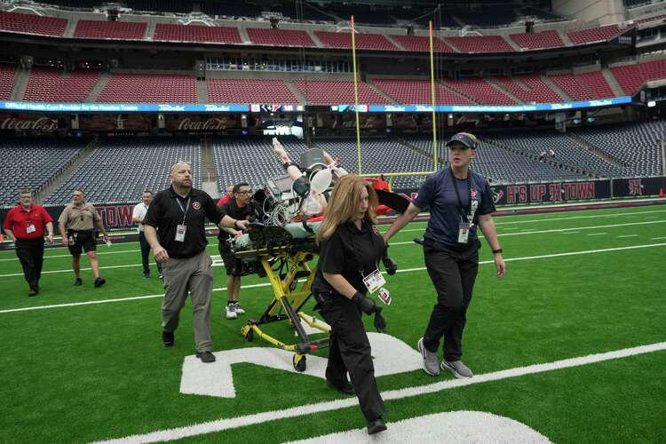 Inside the Texans' medical drills: How doctors prepare for worst-case ...