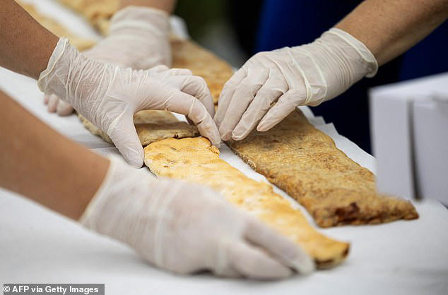Apple strudel chain stretching 3km and made with five tonnes of flour ...
