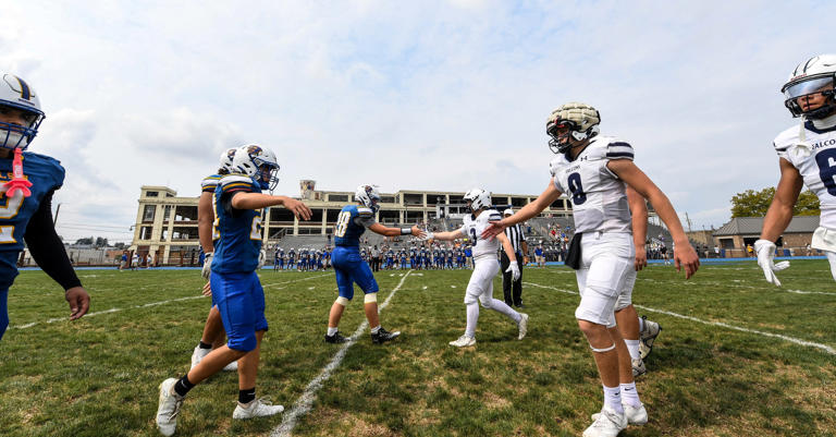 Salisbury football sends Wilson to 34th consecutive loss in sloppy slugfest