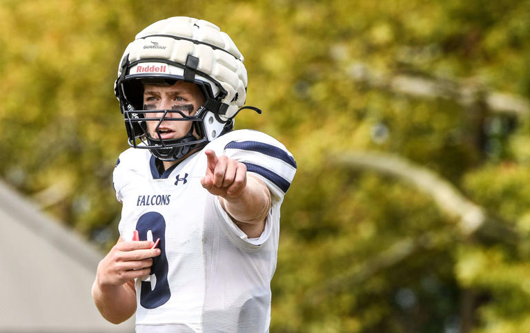 Salisbury football sends Wilson to 34th consecutive loss in sloppy slugfest