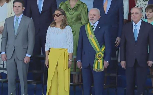 Ao lado de ministros e Hugo Motta, Lula participa do desfile de 7 de ...