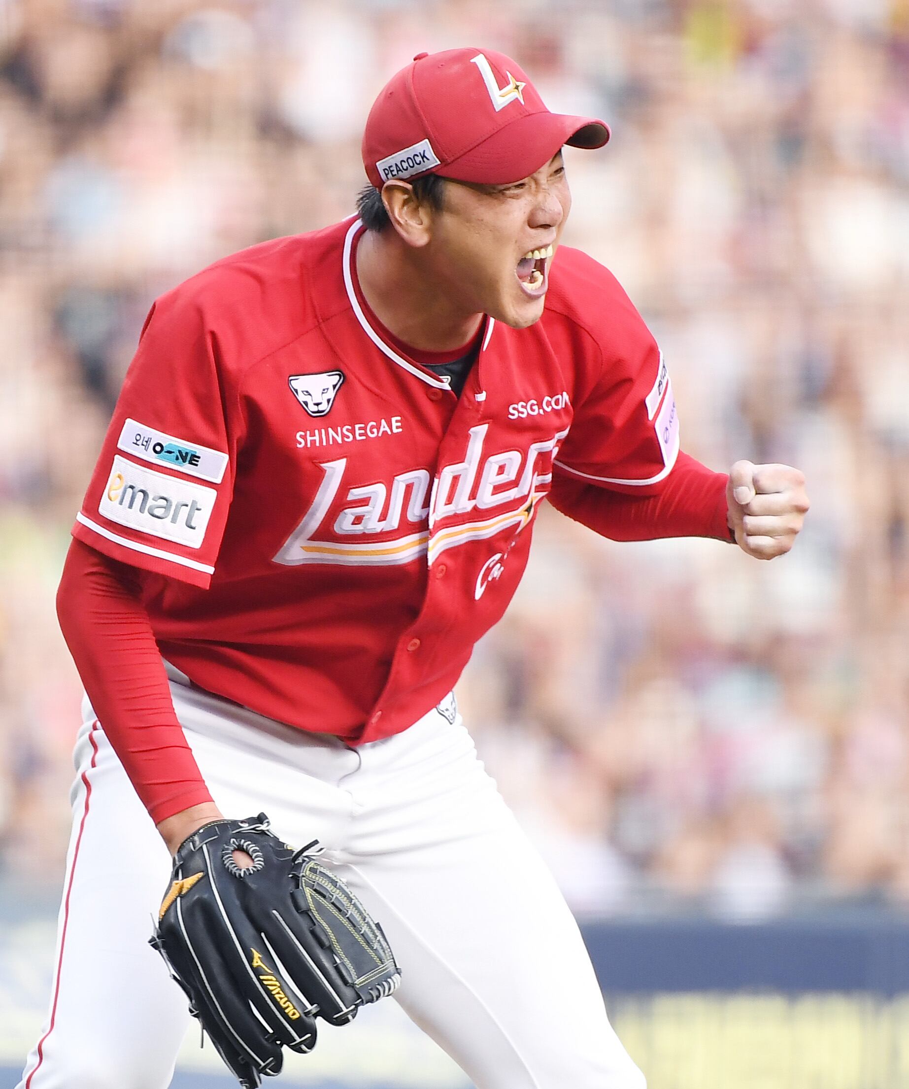 Kim Kwang-hyun reaches 2,000 strikeouts as SSG tops league-leading LG