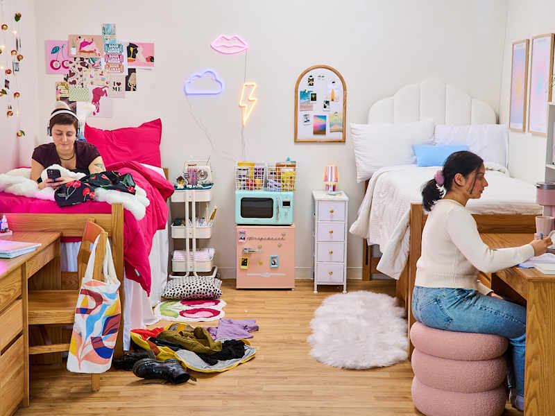 I Was an RA for 3 Years - Here's Why It's OK if Your Freshman Roommate ...