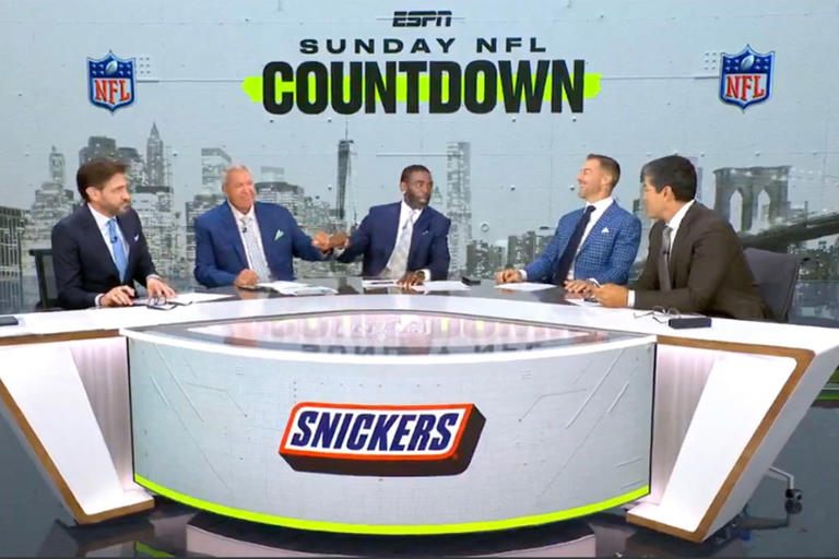Randy Moss makes heartfelt return to ESPN after cancer battle: ‘Back ...