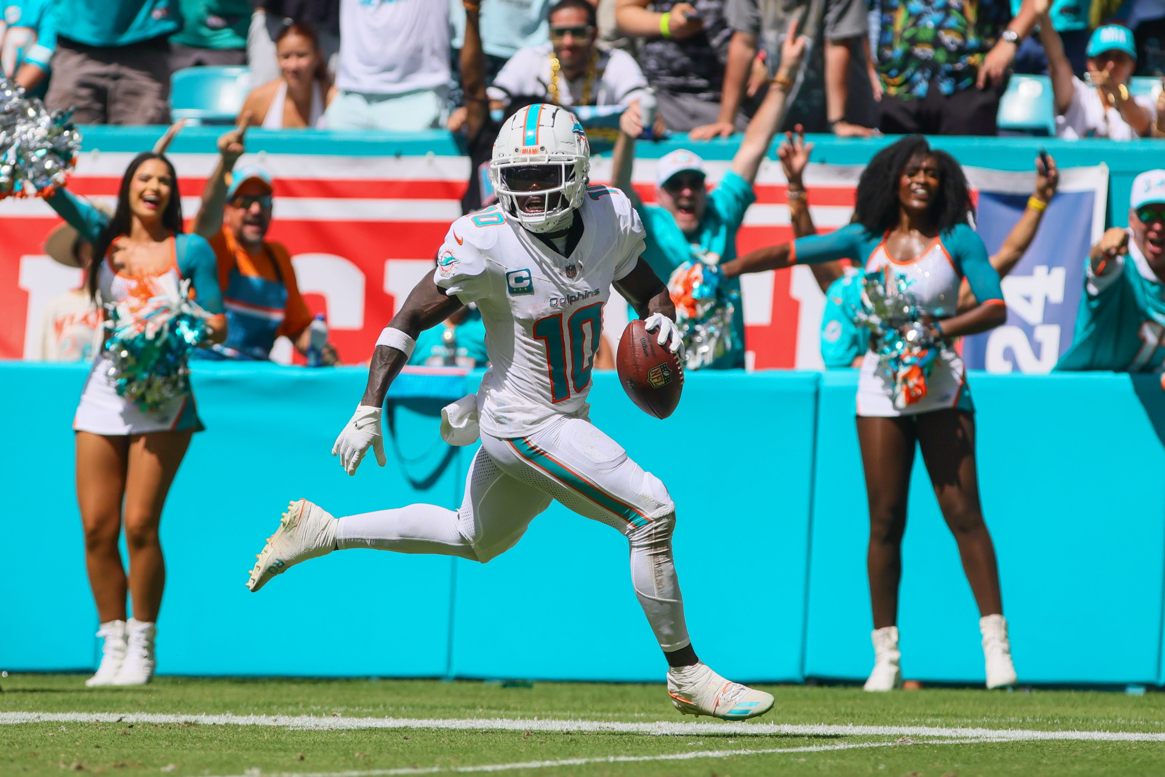 Dolphins cut ties with eight-time Pro Bowl WR Tyreek Hill