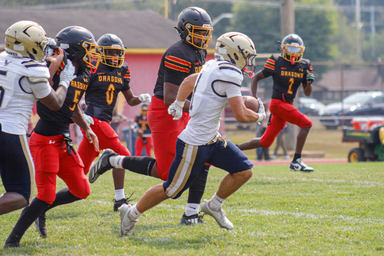 Saturday's Delaware high school football roundup: Seahawks fly high ...