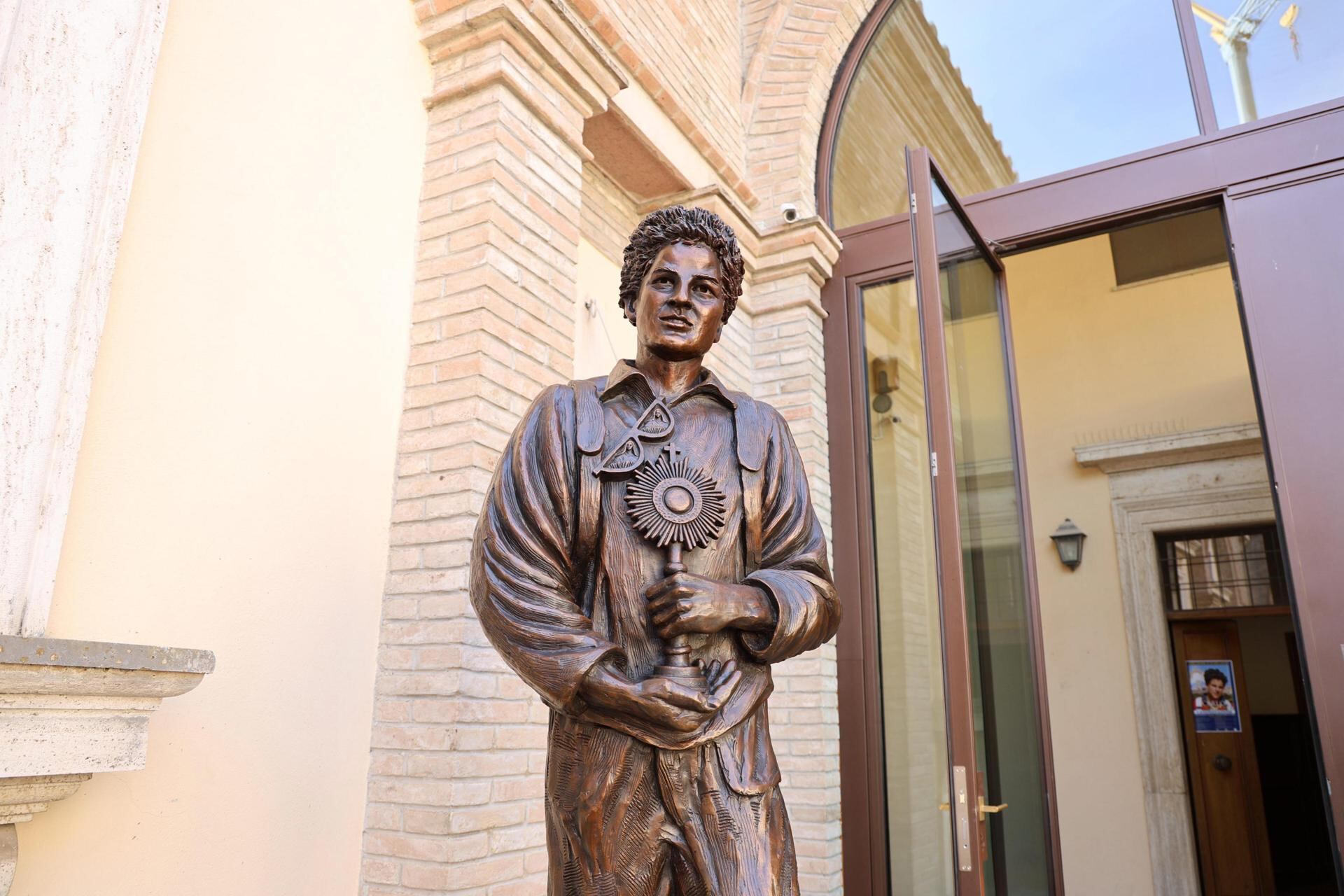 Carlo Acutis, el primer santo milenial, ya fue canonizado por el papa ...