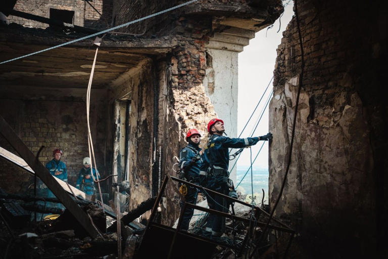 Russian attack on Ukraine’s government HQ in largest-ever strike shows ...