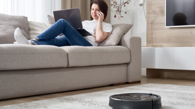 Mistakes That You're Making With A Swiffer
